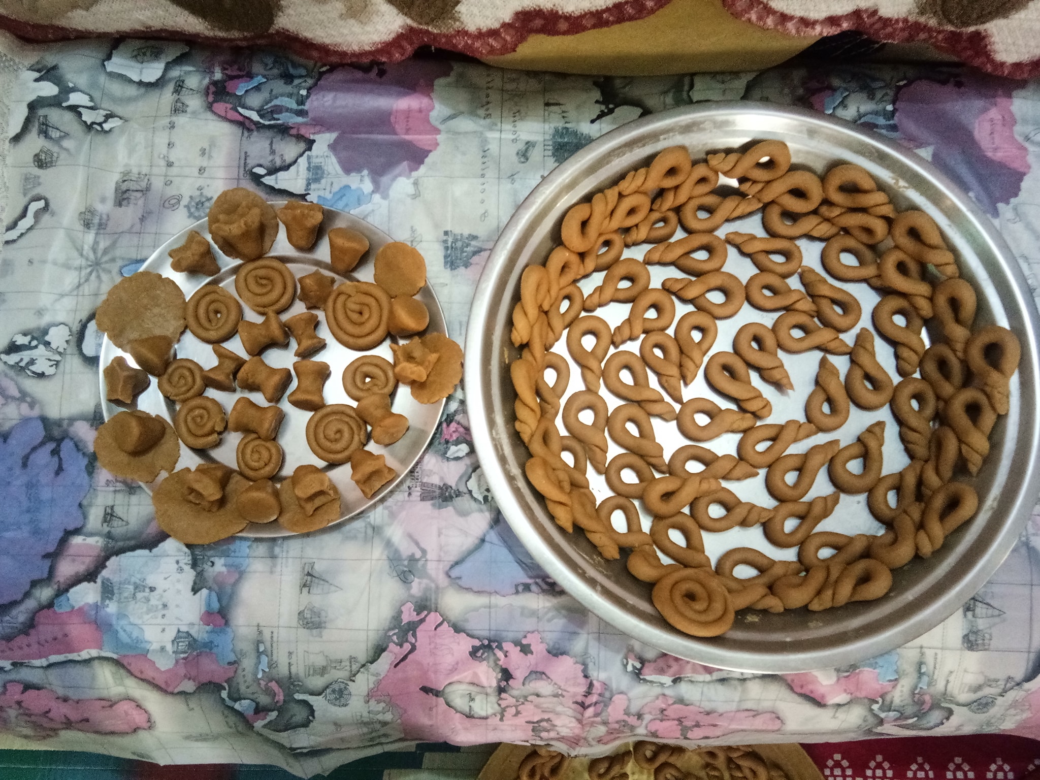 अनेक कथाएँ जुड़ी हैं घुघुतिया त्यौहार से - Kafal Tree