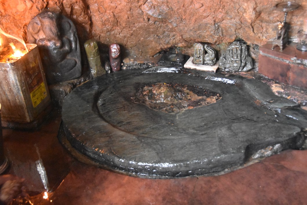 ऐतिहासिक महत्व का है कुमाऊं का गणानाथ मंदिर - Kafal Tree