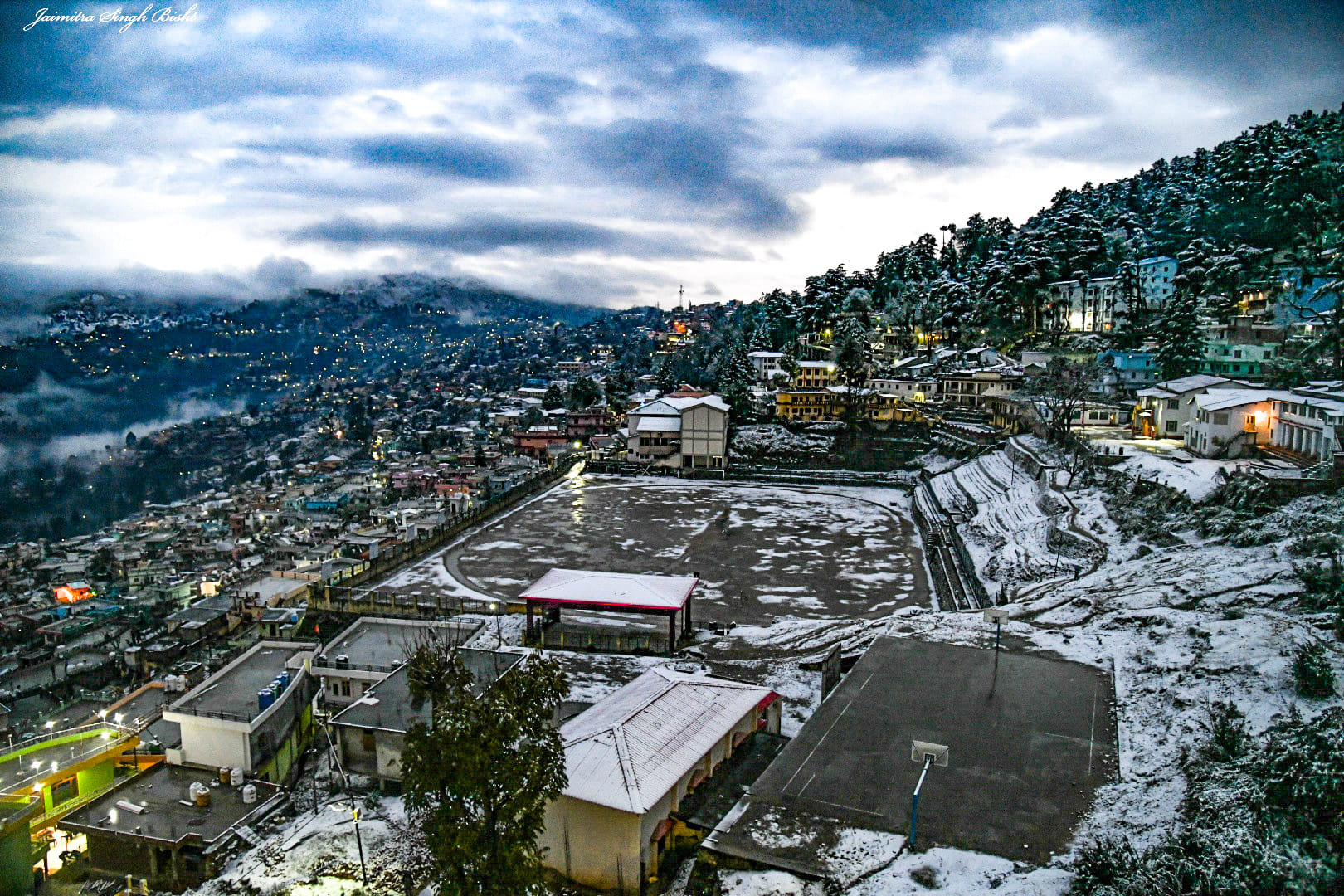 बर्फबारी के बाद अल्मोड़ा शहर : फोटो निबंध Almora Snowfall Photos 2022