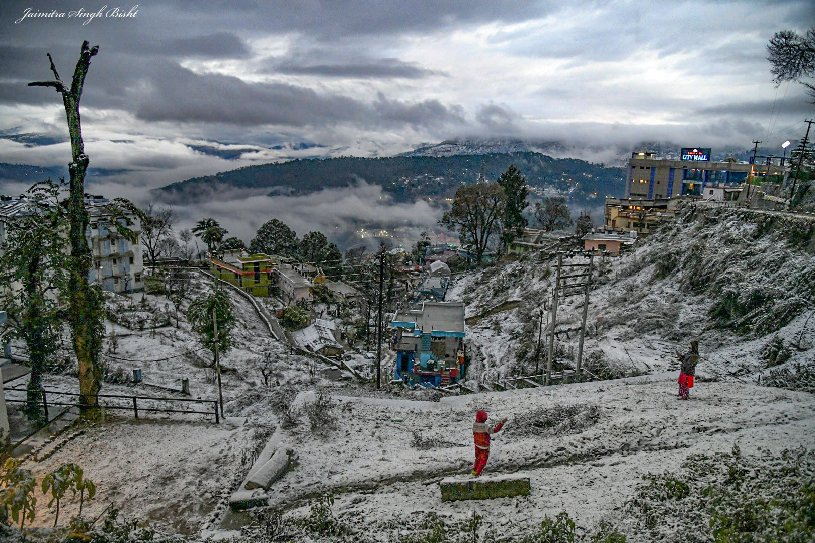 बर्फबारी के बाद अल्मोड़ा शहर : फोटो निबंध Almora Snowfall Photos 2022