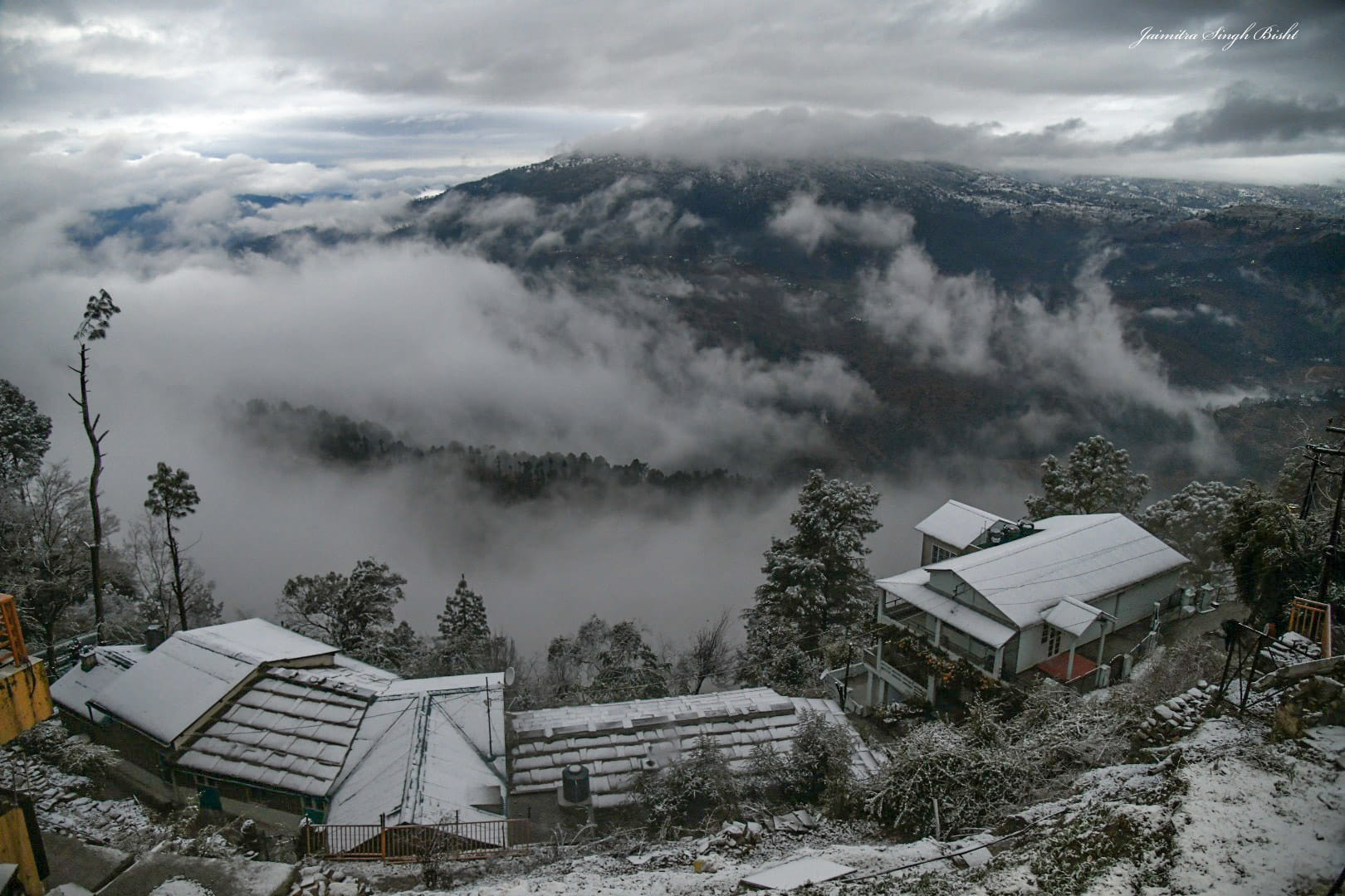 बर्फबारी के बाद अल्मोड़ा शहर : फोटो निबंध Almora Snowfall Photos 2022