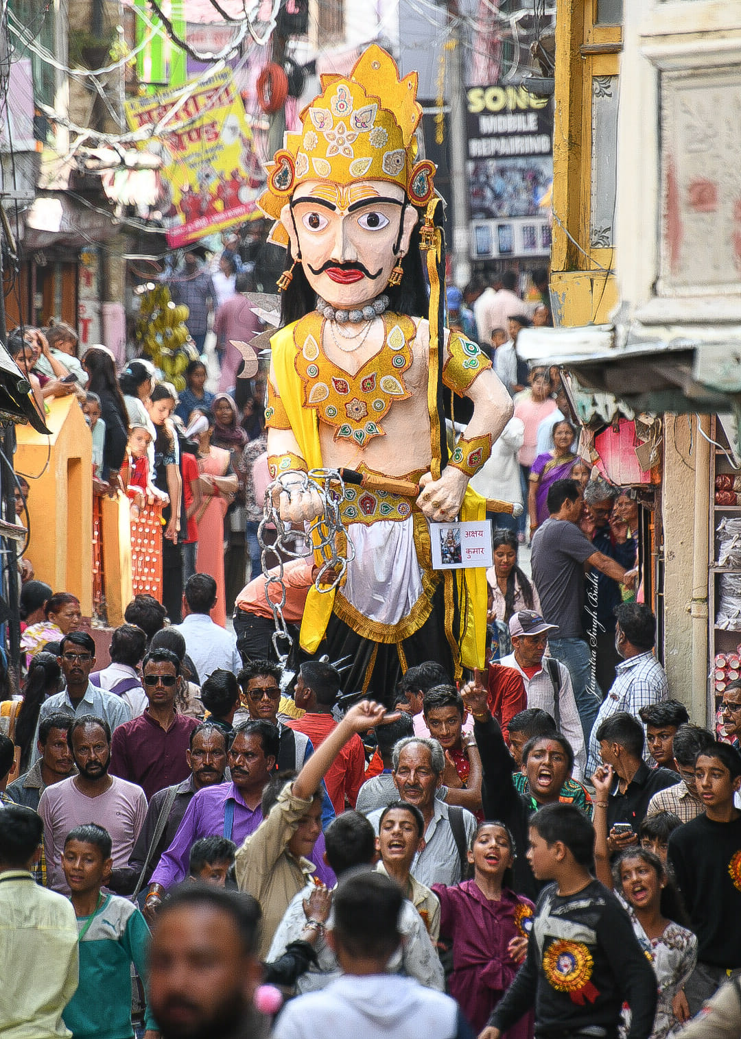 अल्मोड़े में रावण परिवार के पुतले : एक्सक्लूसिव तस्वीरें - Kafal Tree