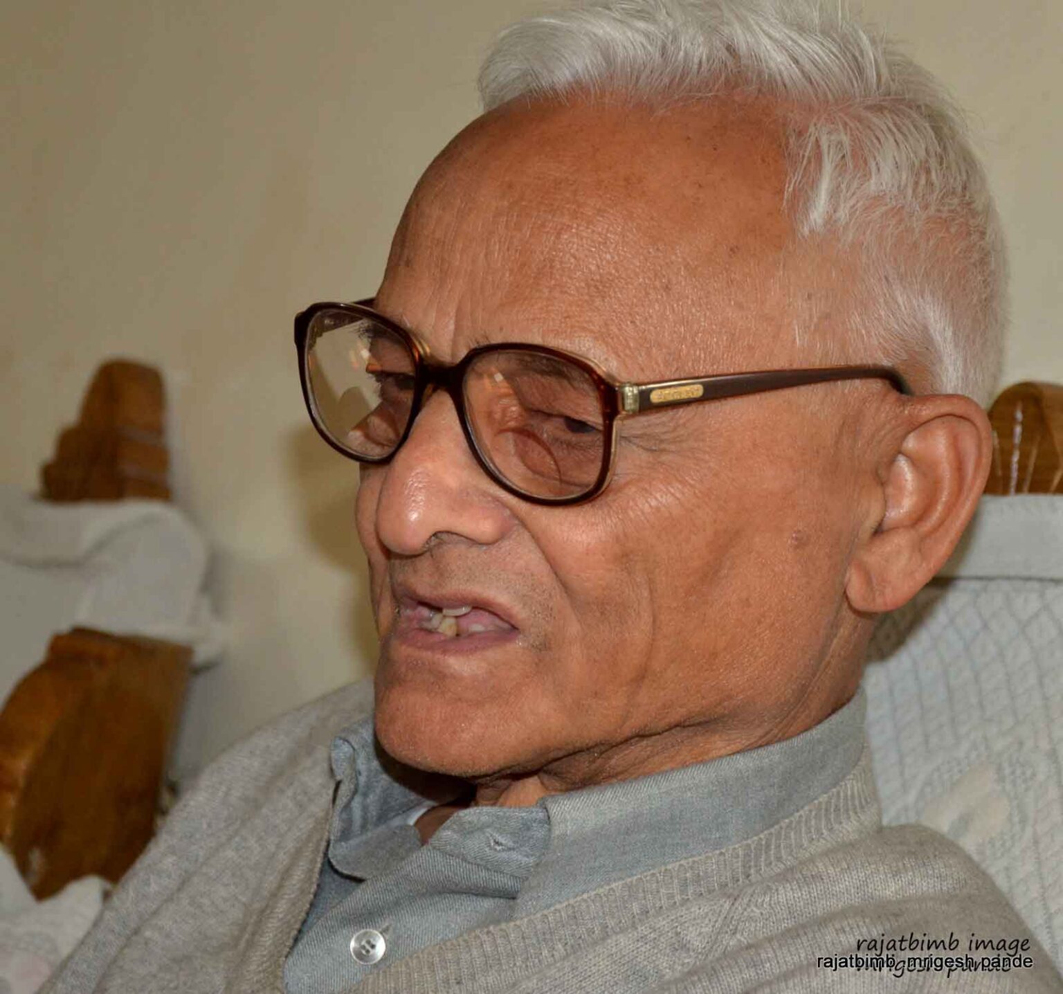 मैं जहां-जहां चलूंगा तेरा साया साथ होगा - Kafal Tree